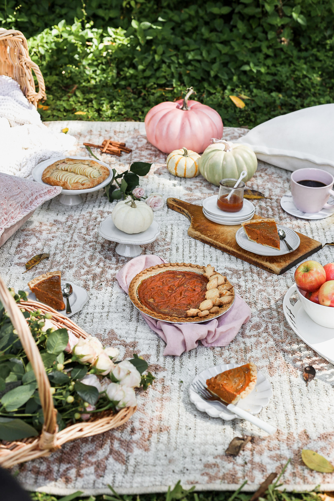 How To Throw the Perfect Fall Dessert Picnic | Mohawk Home